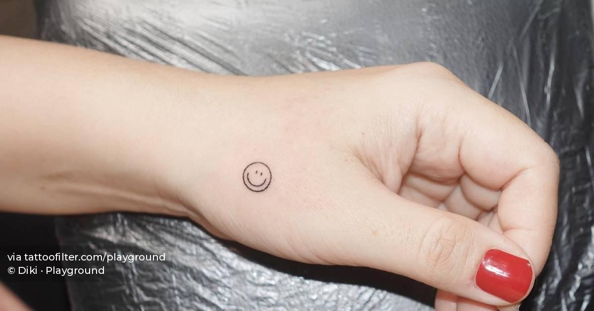 Smiley Face Hand Tattoos Always Wanted To Get This As A Tattoo