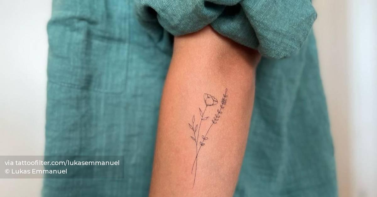 Fine line flowers tattooed on the forearm.