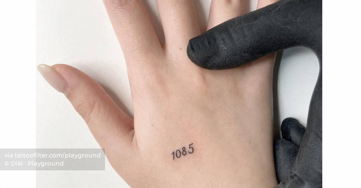 Tattoo of the number "1085" located on the hand.