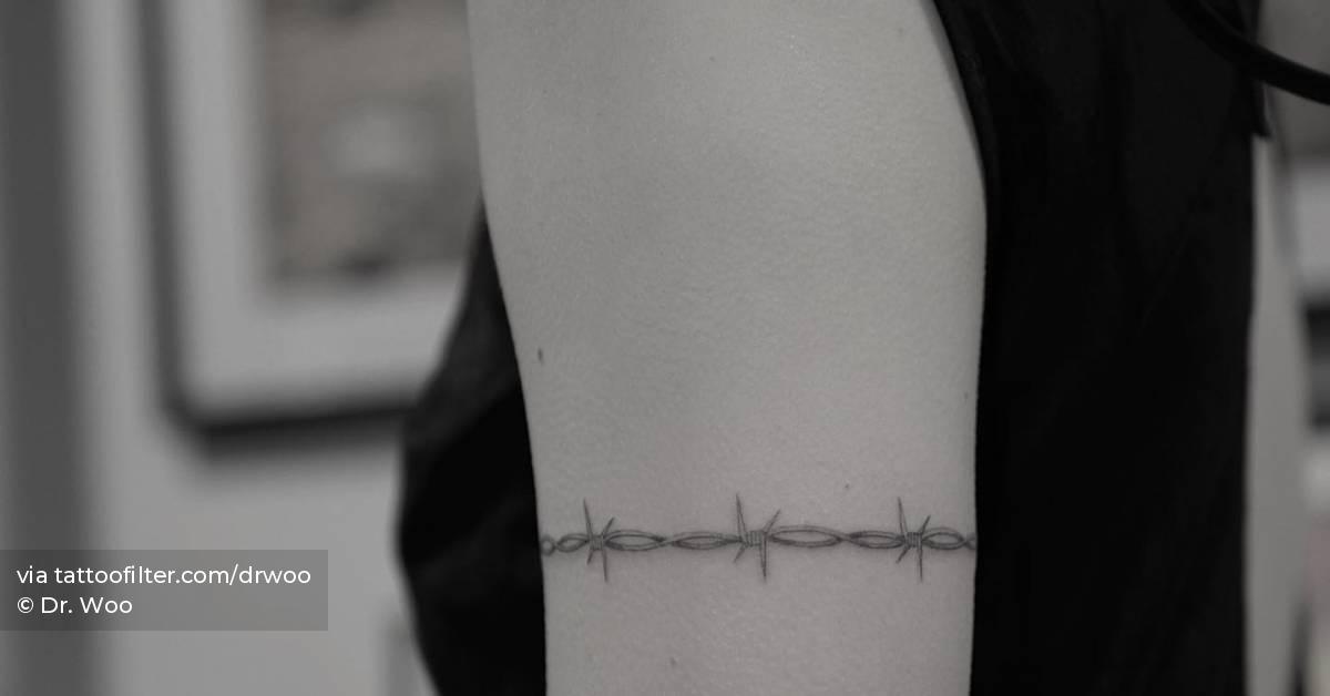 Single needle barbed wire bracelet tattooed on Phoebe