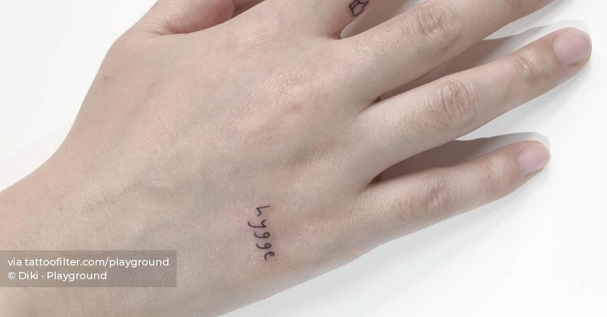 "Hygge" lettering tattoo located on the hand.