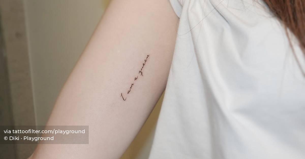 "I am a queen" lettering tattoo located on the inner