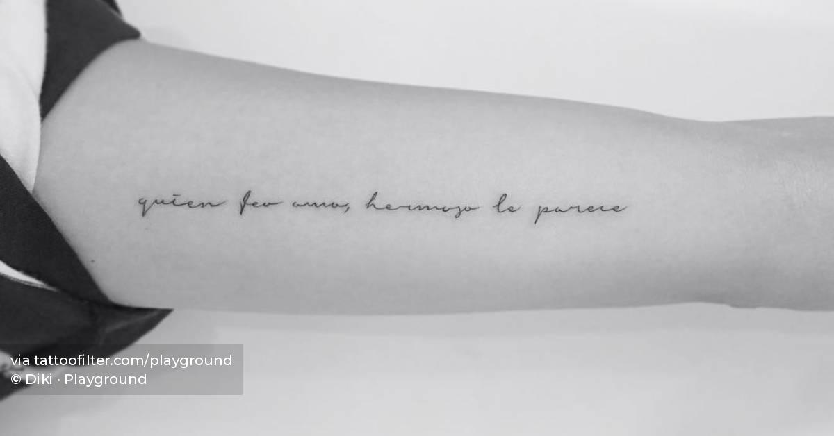 "Quien feo ama, hermoso le parece" lettering tattoo