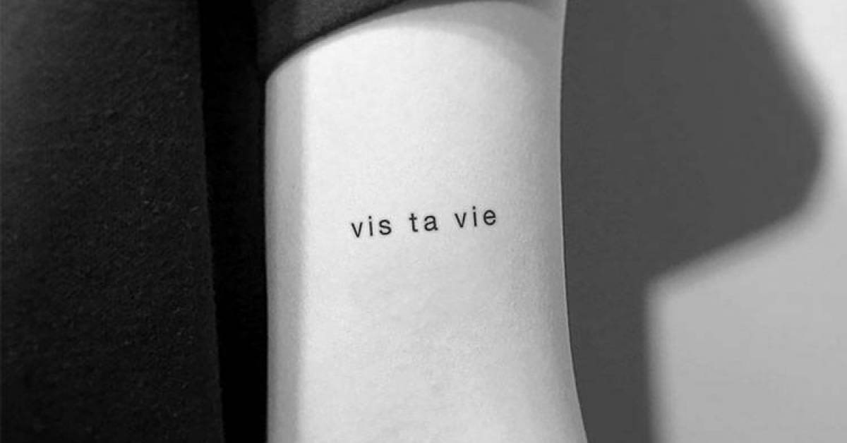 'Vis ta vie' (French for 'live your live') temporary