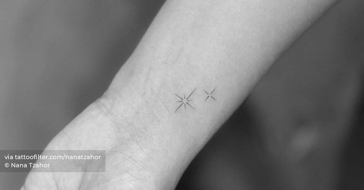 Fine line stars tattooed on the wrist, minmalistic