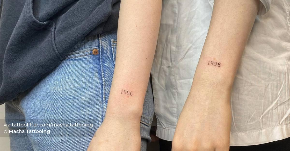 "1996" and "1998" matching tattoos for sisters.