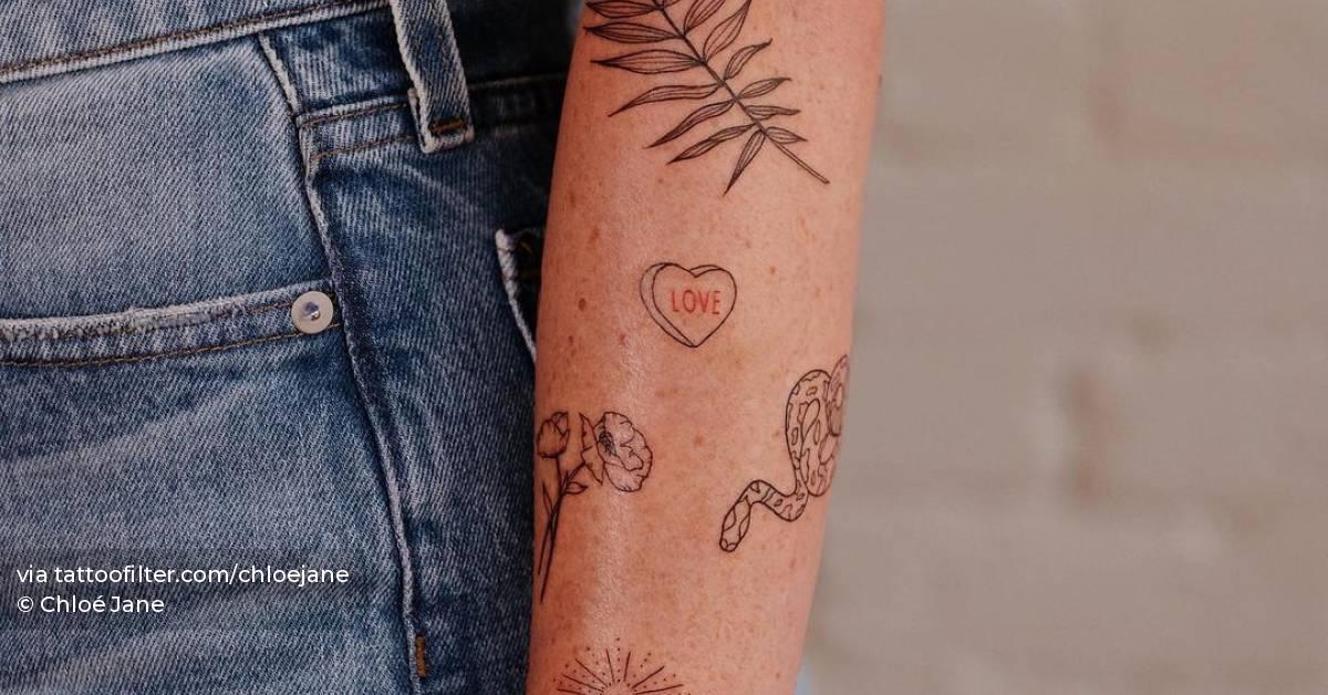 Lioness, snake, sweetheart, dice, leaves and poppy