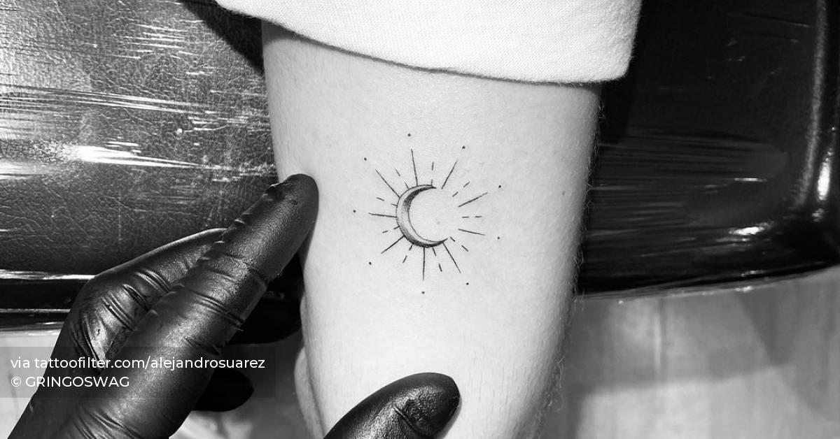 Minimalistic style eclipse tattoo done on the tricep.