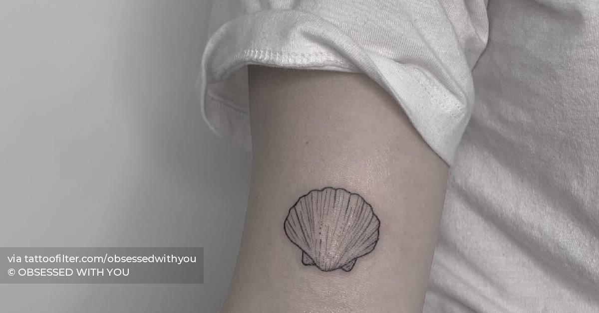 Fine line shell tattoo done on the bicep.