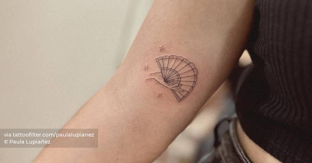 Fine line hand fan tattoo done on the inner arm.