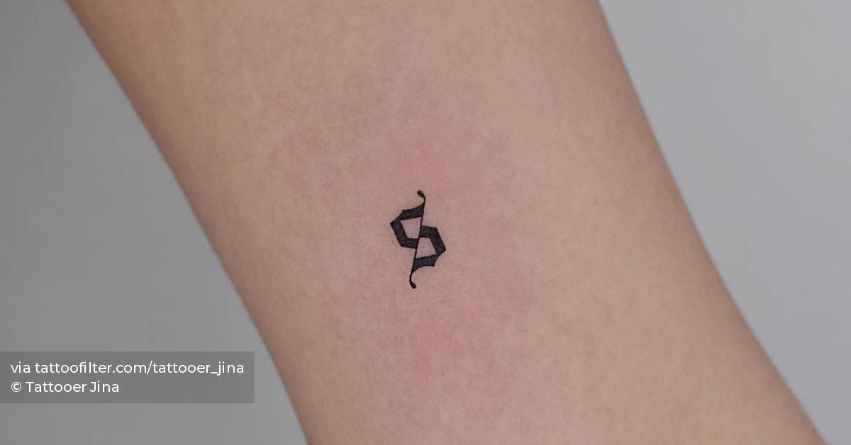 Letter "S" tattooed on the bicep