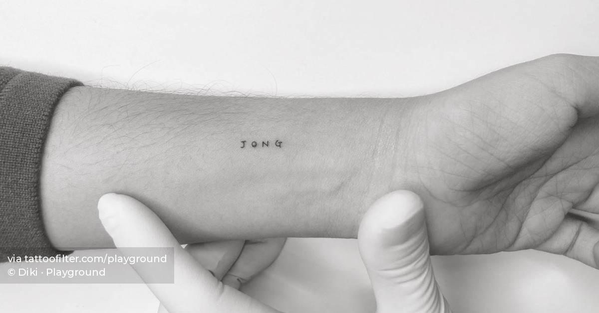 "Jong" lettering tattoo located on the wrist.