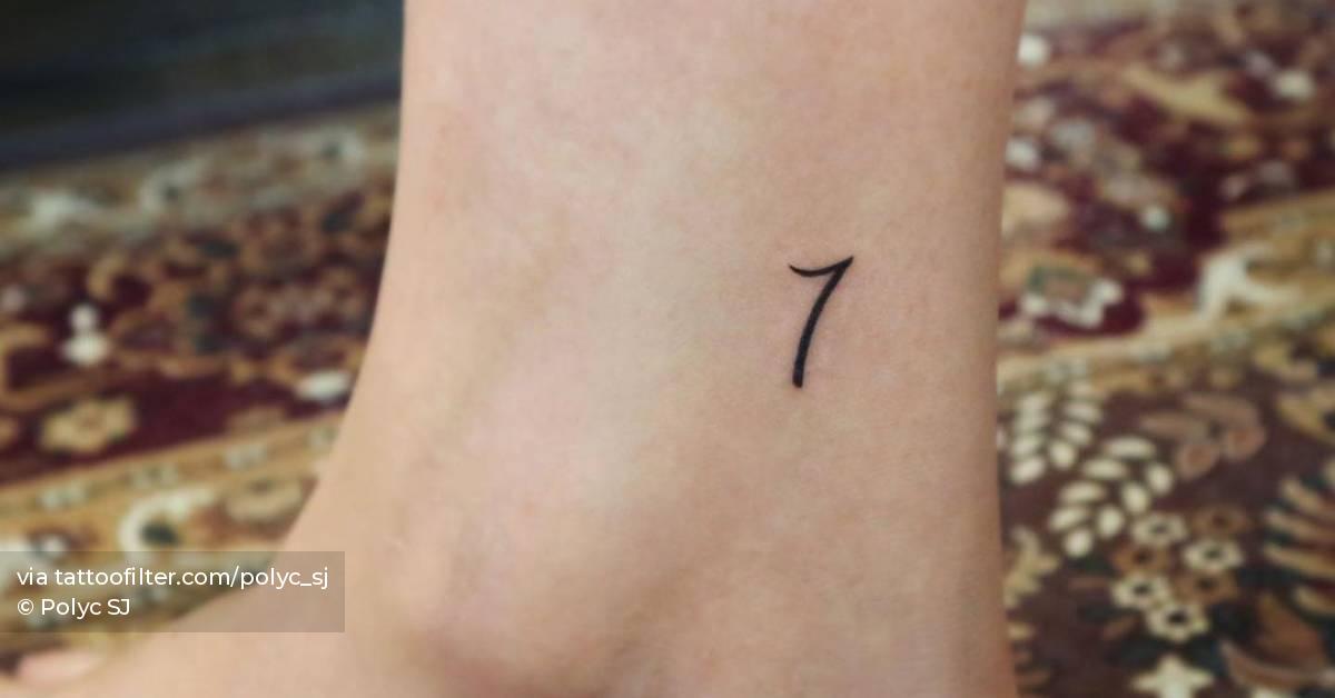 Number "7" tattooed on RM's ankle.