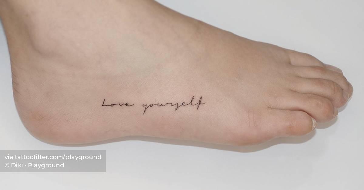 Tattoo that says "love yourself" handwritten on the