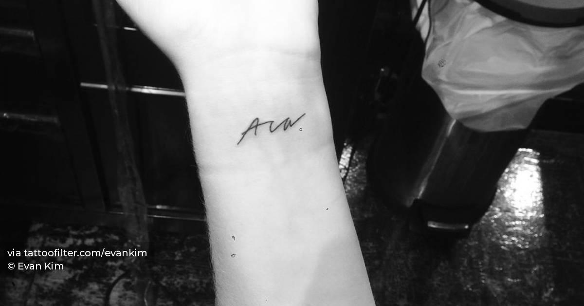 Tattoo of the name "Ava" handwritten on the wrist.