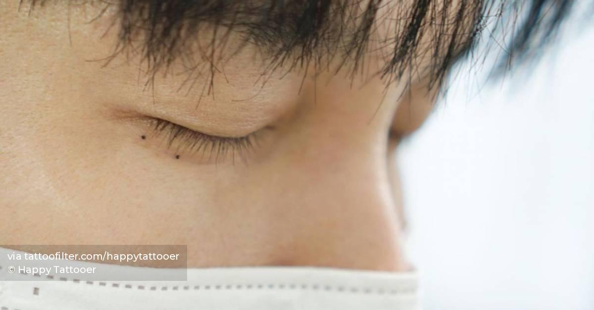 Tiny minimalistic dots tattooed on the face.