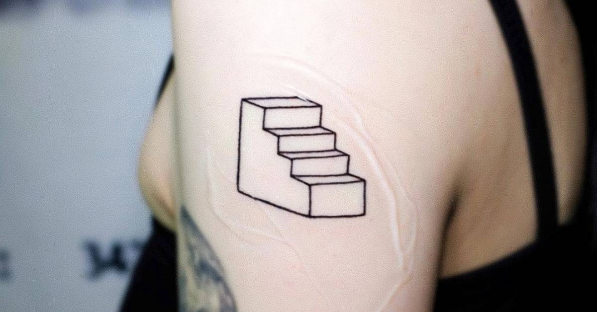 Minimalistic stairs tattoo located on the upper arm.