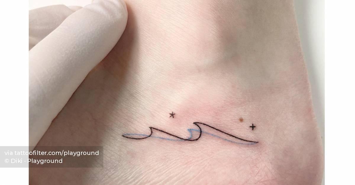 Minimalistic wave and stars tattoo done on the ankle.