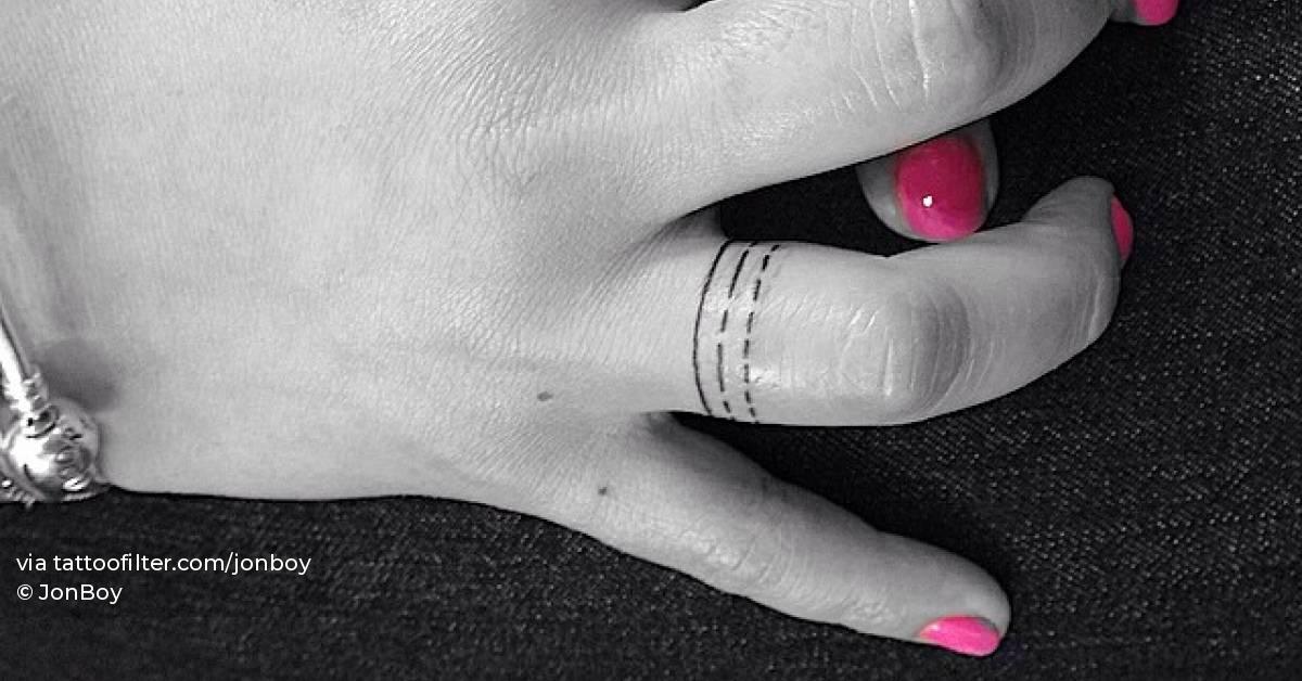 Minimalistic ring tattoo located on the finger.