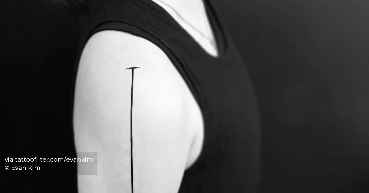 Minimalistic line tattoo placed on the upper arm.