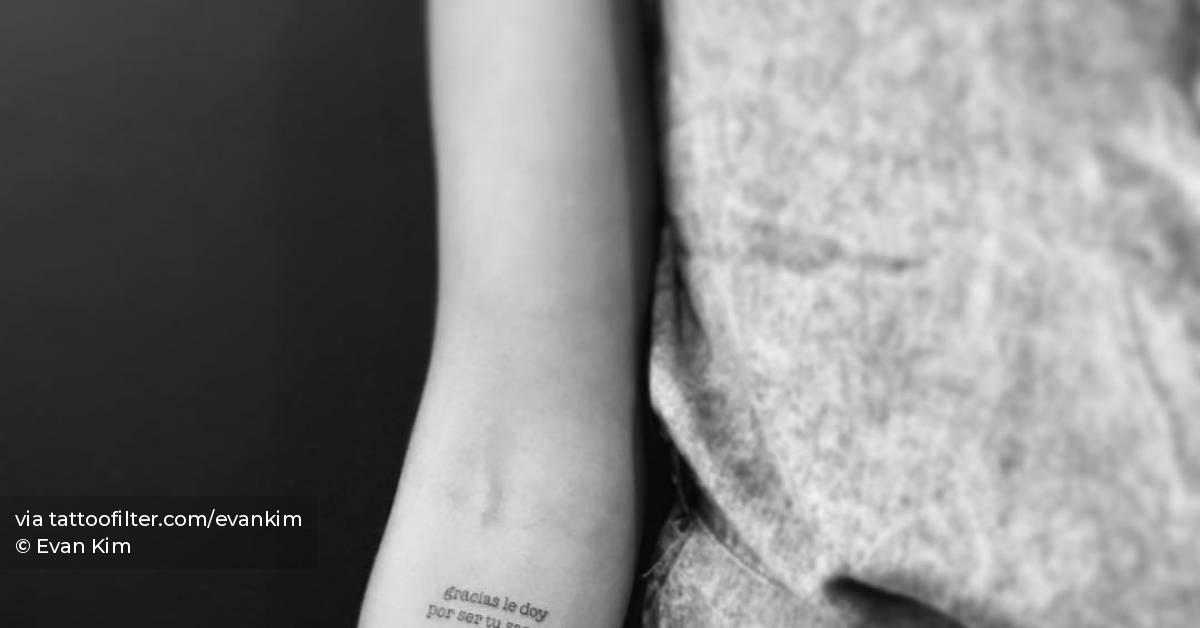 "Gracias le doy por ser tu sangre" lettering tattoo