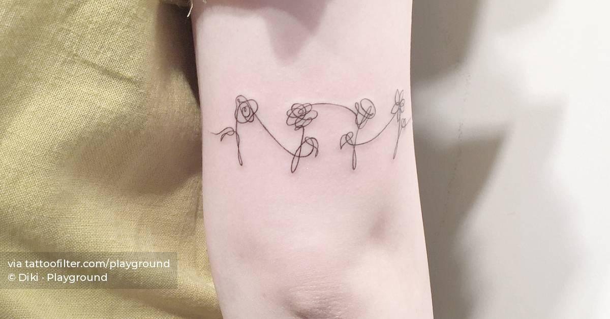 One line flowers tattooed on the tricep.
