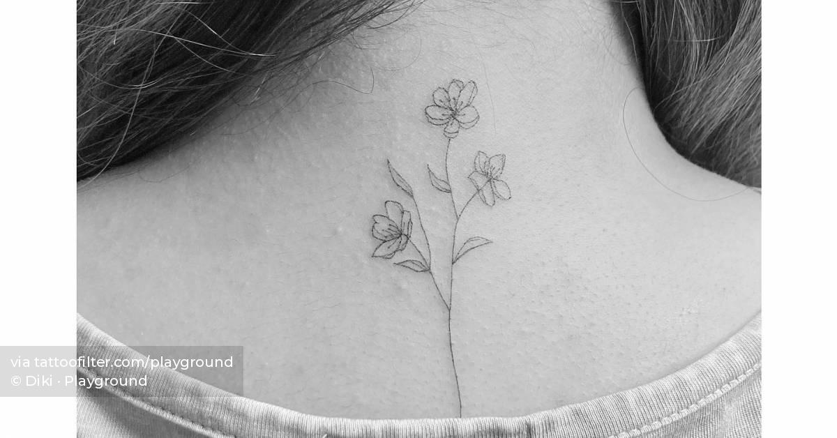 Fine line flowers tattooed on the upper back.