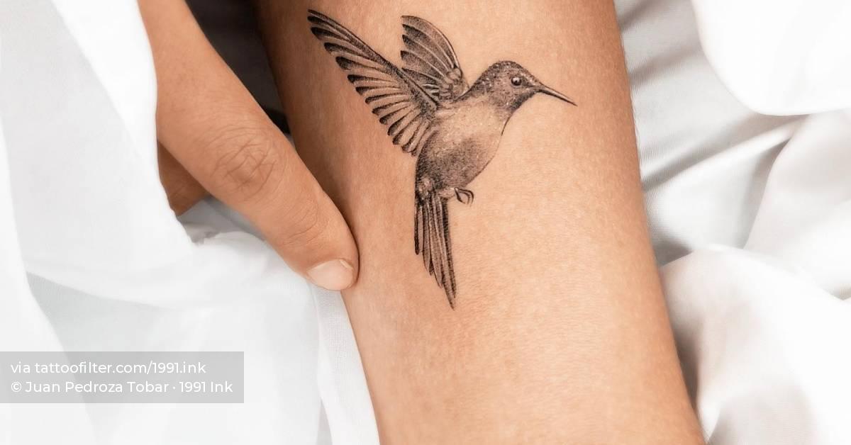 Micro-realistic tattoo of a hummingbird placed on the