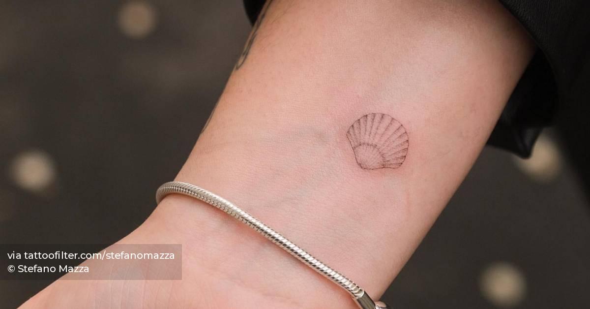 Single needle scallop shell tattoo done on the wrist.