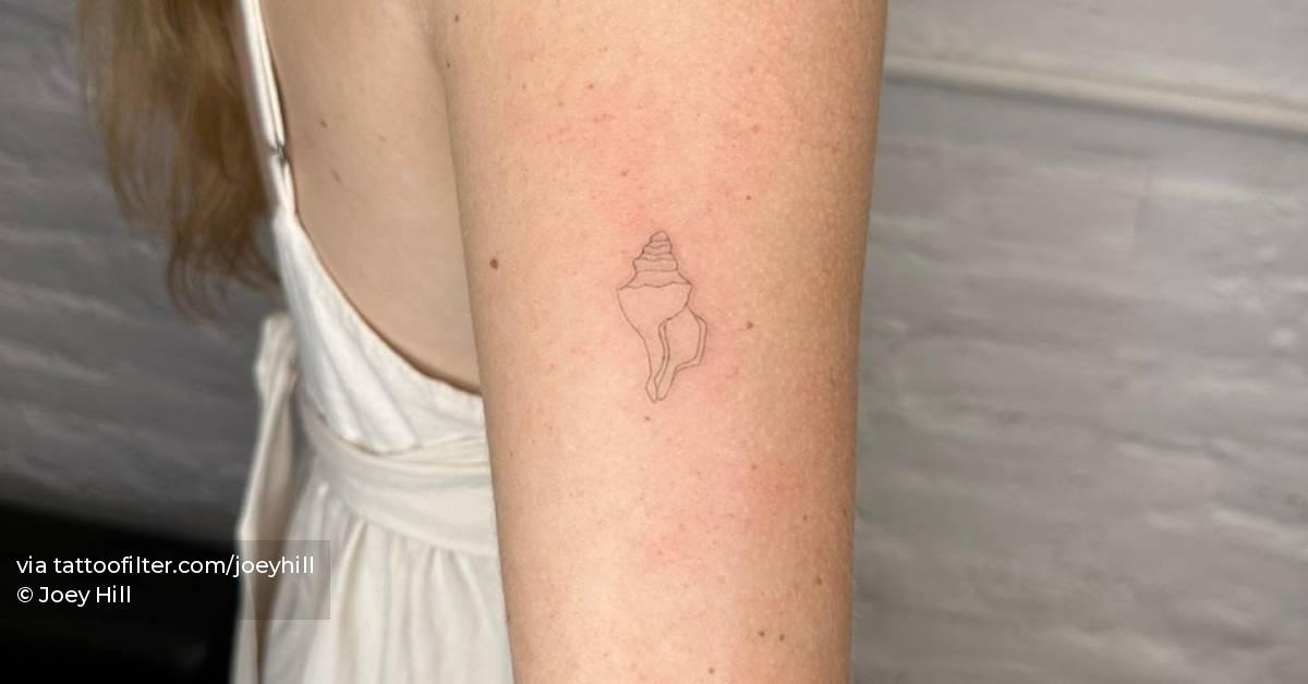 Fine line style tulip shell done on the tricep.