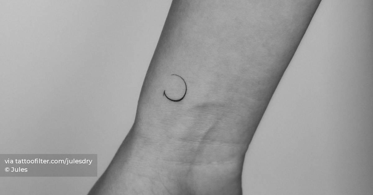 Minimalistic letter "C" tattoo placed on the wrist.