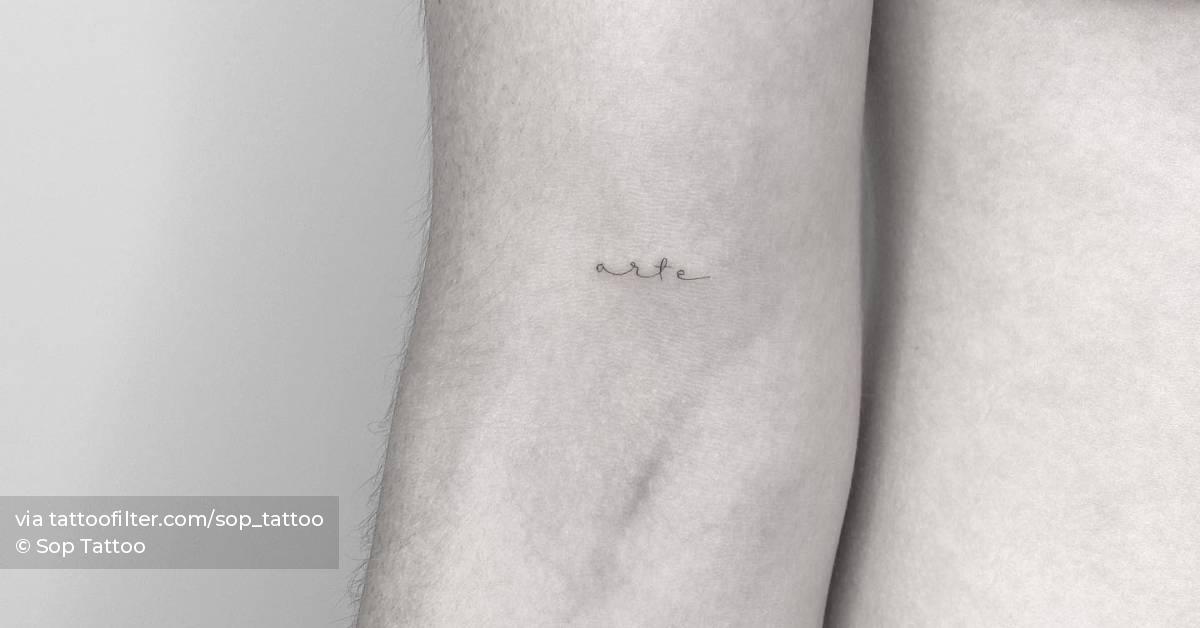 Micro lettering tattoo of the word "arte" located on