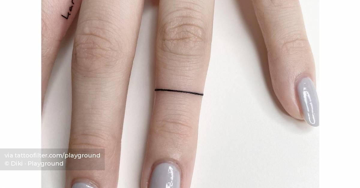 Minimalistic line ring tattoo located on the finger.