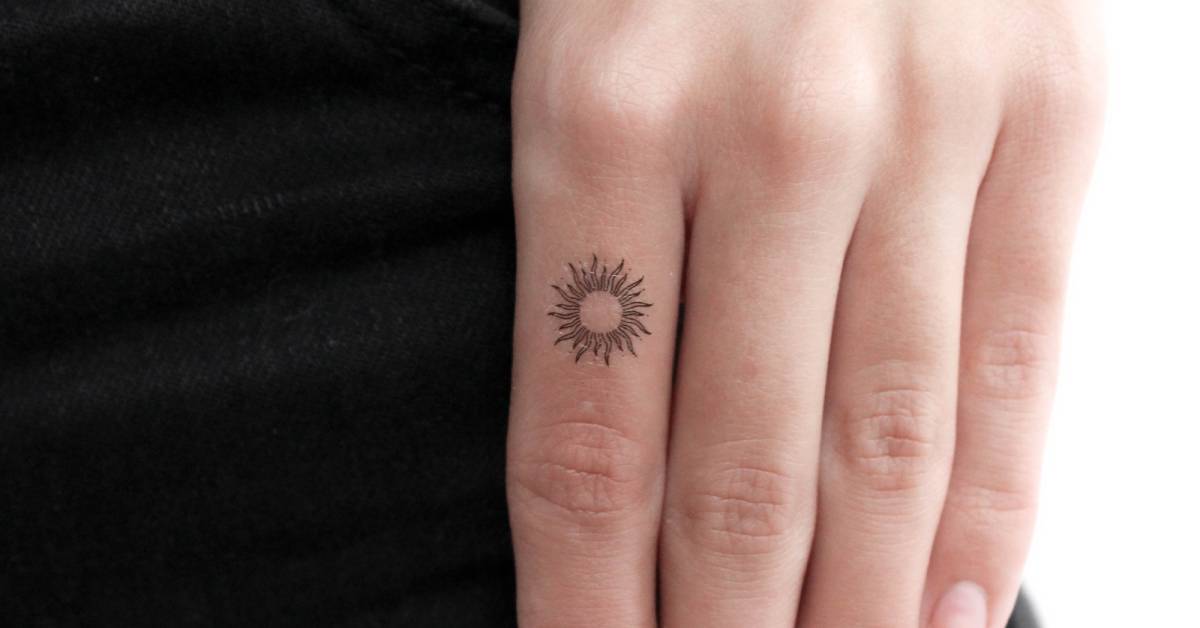 Minimalistic sun temporary tattoo done on the finger.