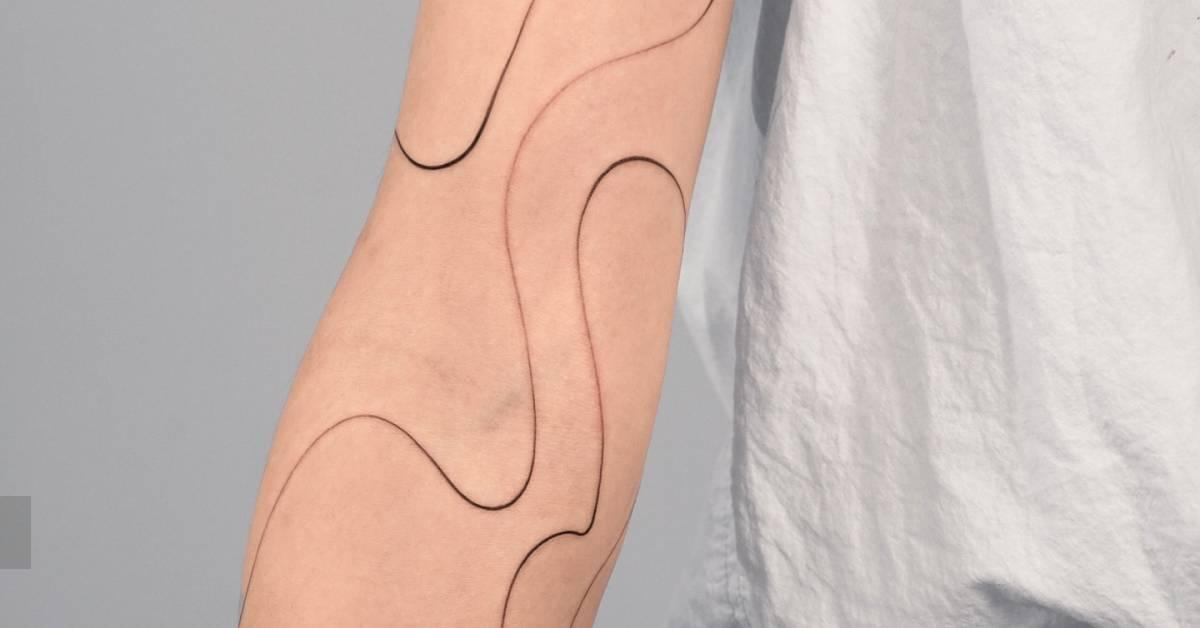 Abstract lines tattooed on the arm.