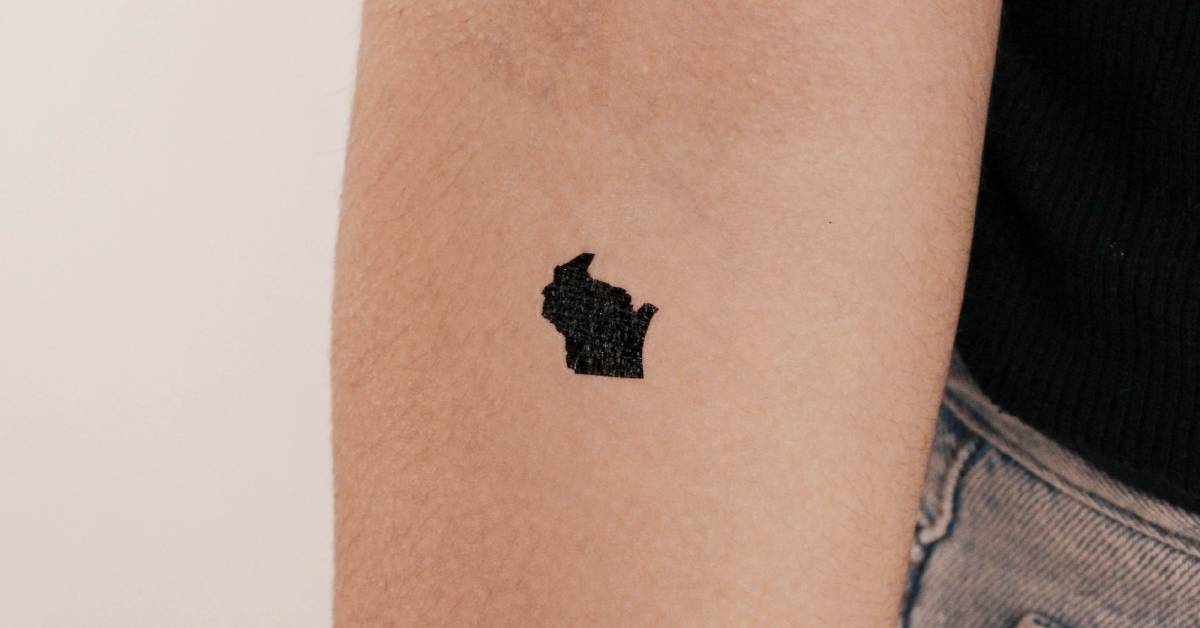 Minimalistic style Wisconsin map temporary tattoo