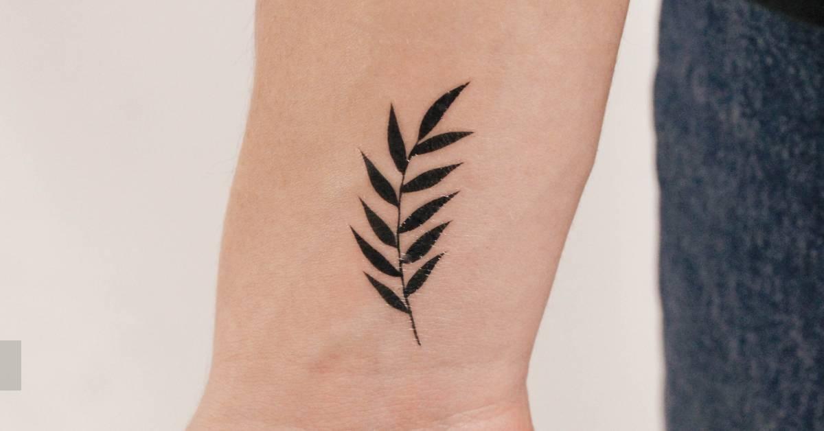 Ash tree leaves temporary tattoo by Zihee.