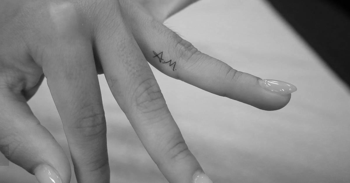 Initials tattoo done on the finger.