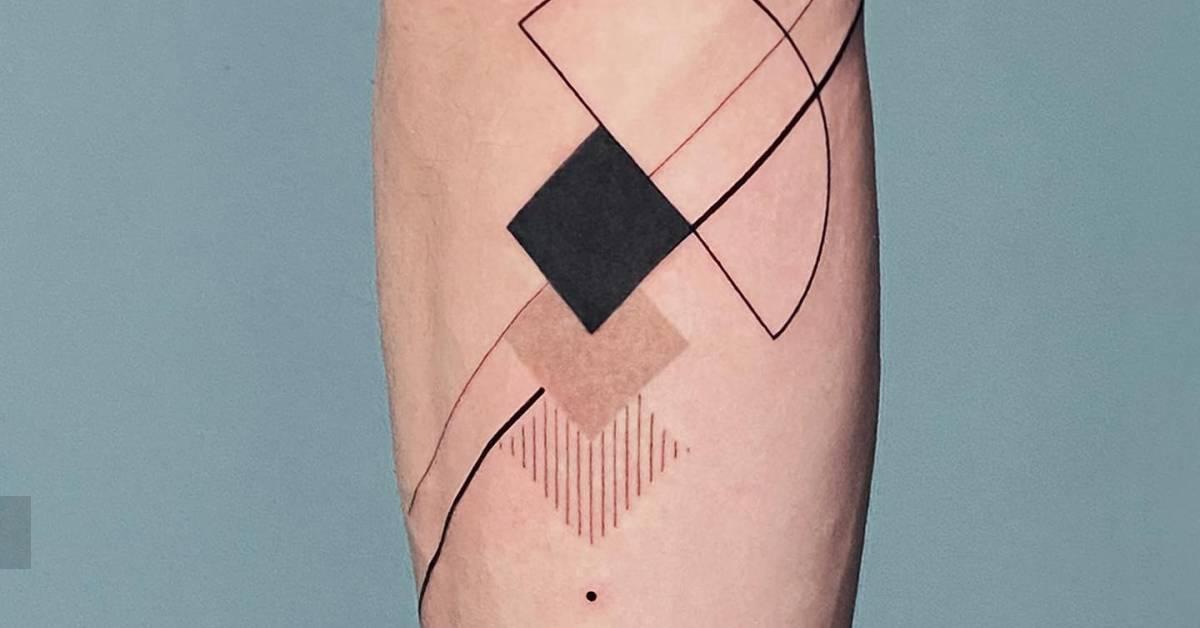 Abstract tattoo placed on the forearm, geometric style.