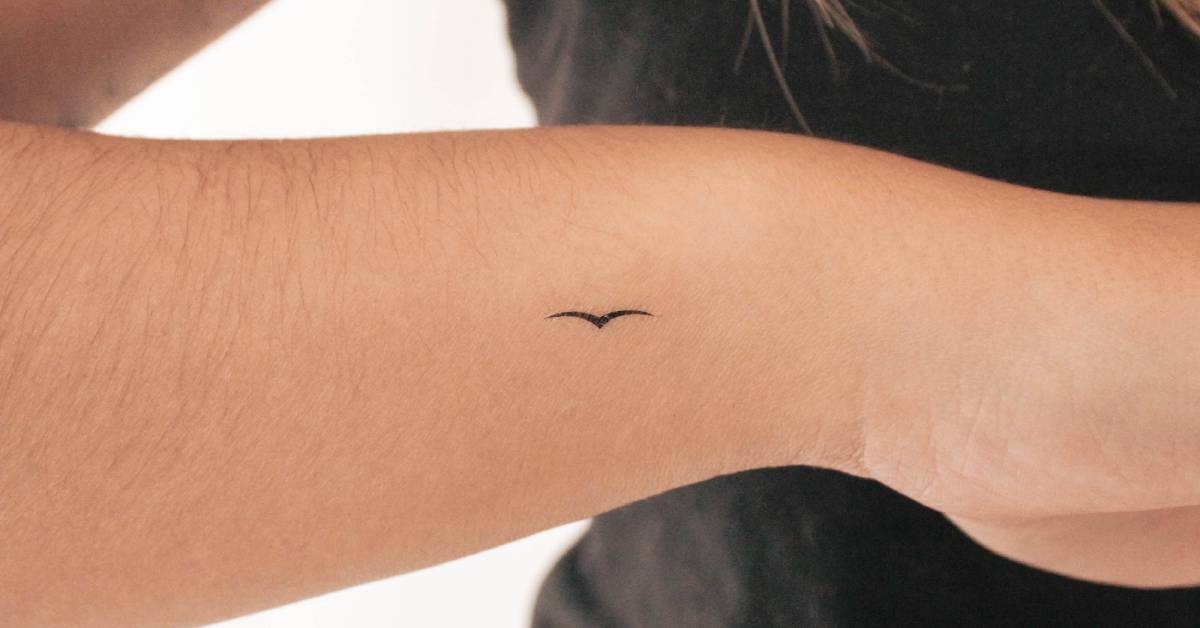 Minimalist seagull temporary tattoo