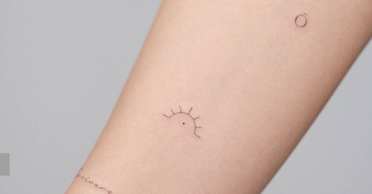 Minimalistic style sunset and letter "O" tattoos