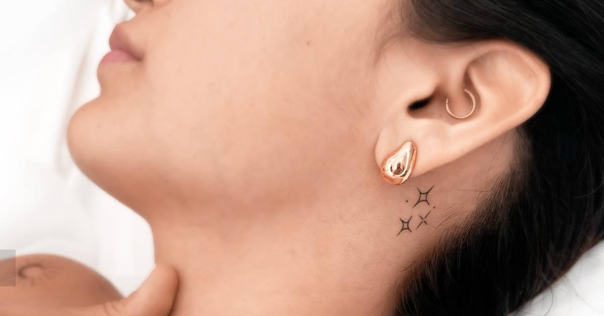 Little minimalistic stars tattooed behind the ear.