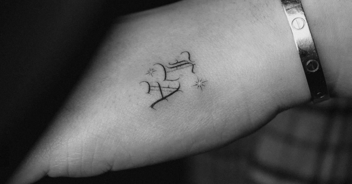 "LA" lettering tattoo located on Libby Adam's hand.