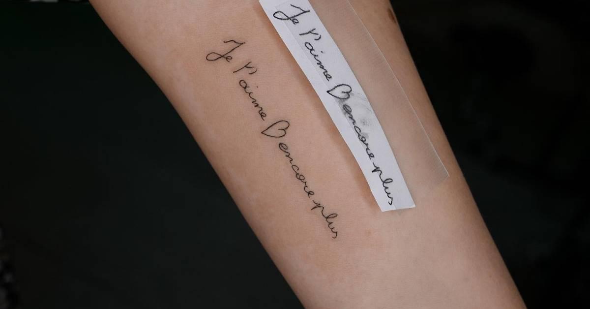 "Je t'aime encore plus" handwritten lettering tattoo