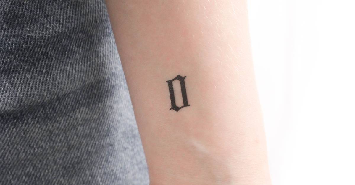 Gothic style number "0" temporary tattoo located on the