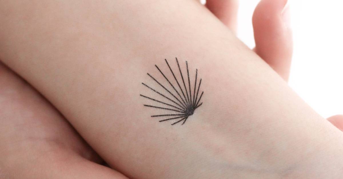 Minimalist shell temporary tattoo