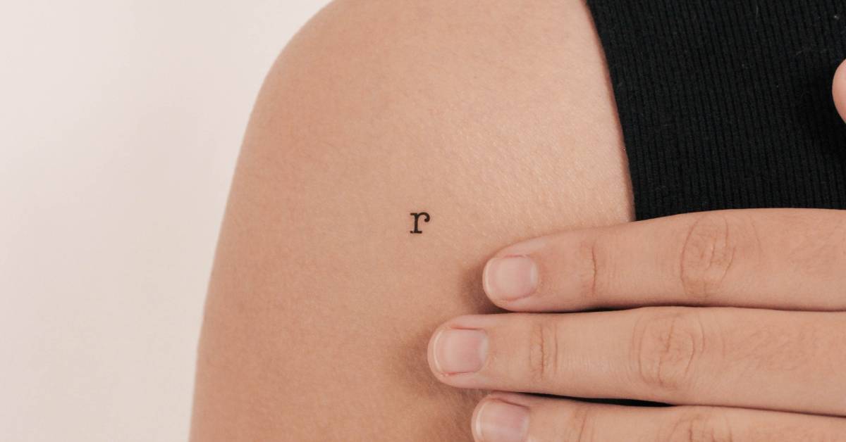 Typewriter font style lowercase r temporary tattoo