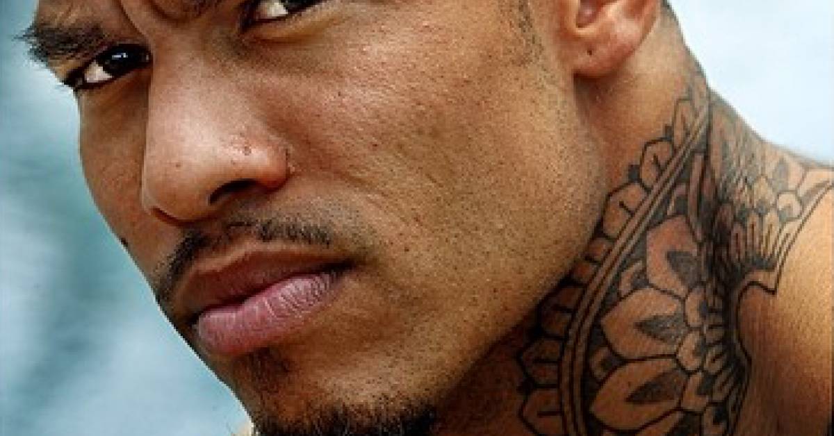 Ornamental style tattoo on Nigel de Jong's neck.