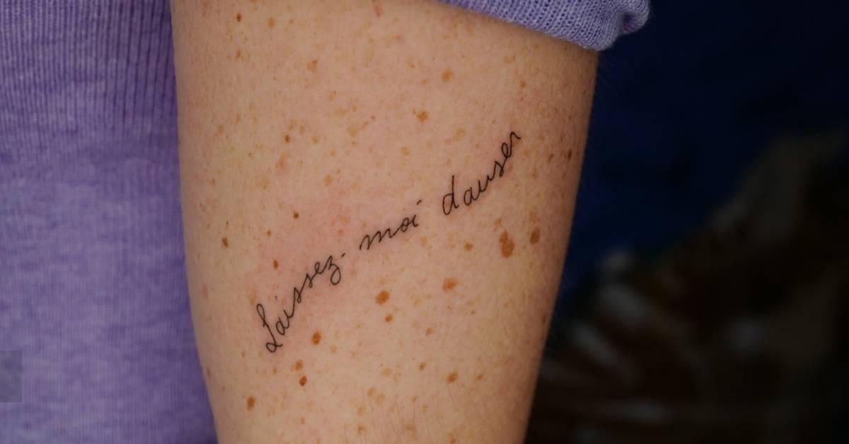 "Laissez moi danser" handwritten lettering tattoo