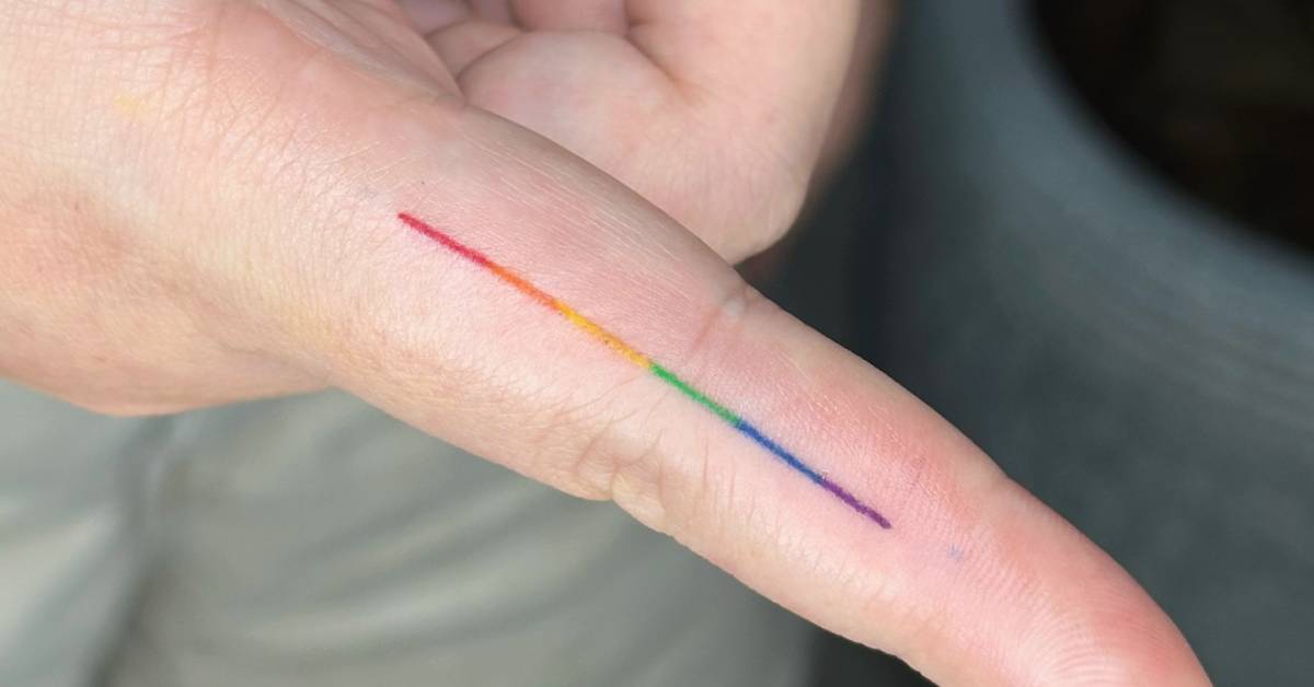 Visible spectrum tattoo located on the finger, hand